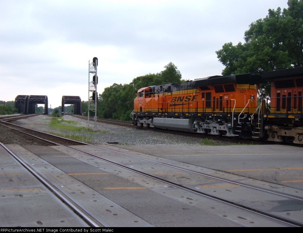 BNSF 7527